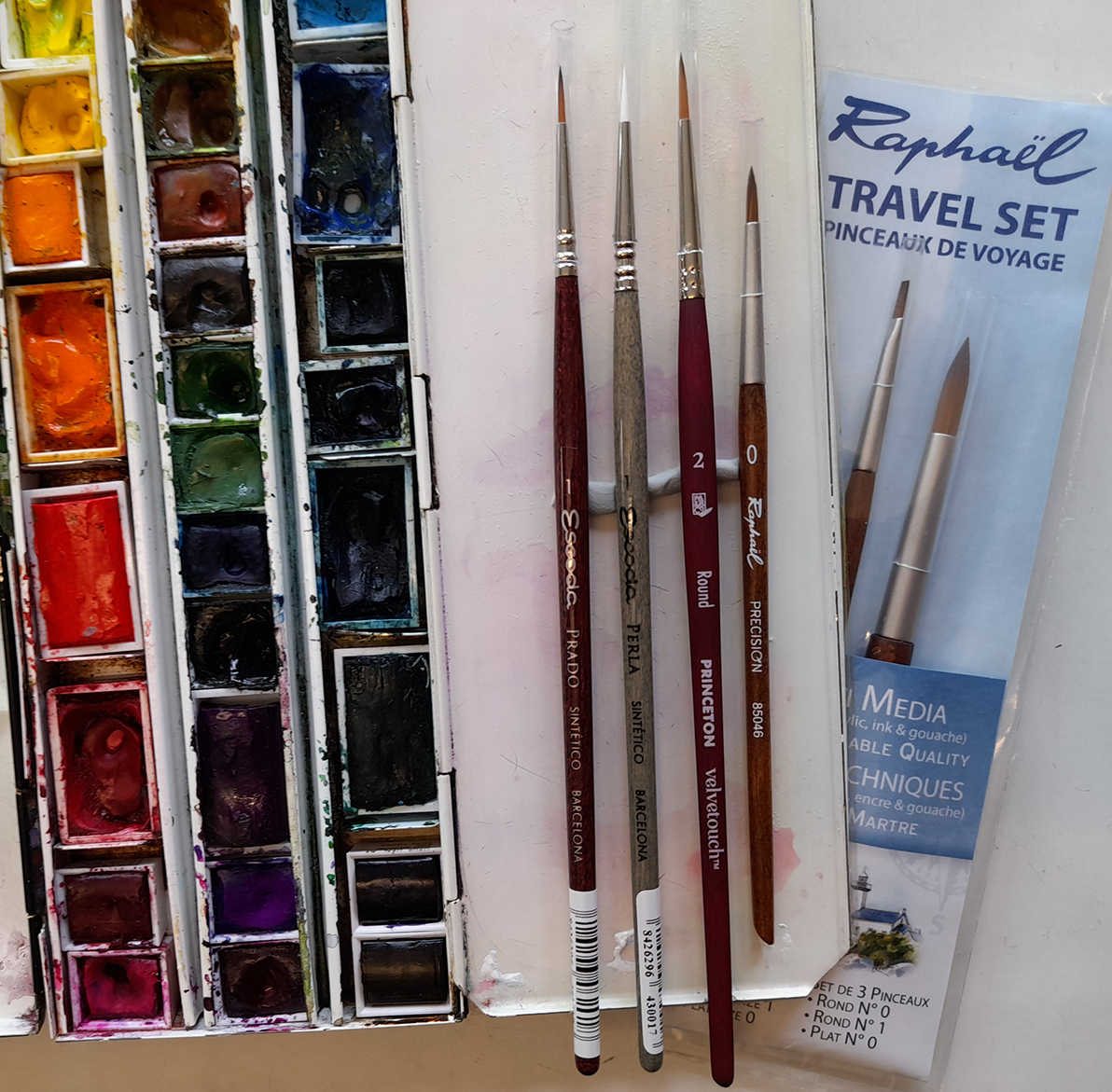 Comparing Synthetic Watercolour Brushes - Part 5 (the final episode!) - Lizzie Harper